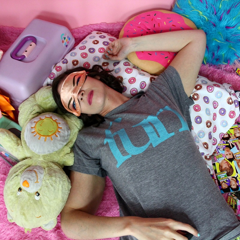 Your Guide To The Ultimate Throwback Inspired Slumber Party The